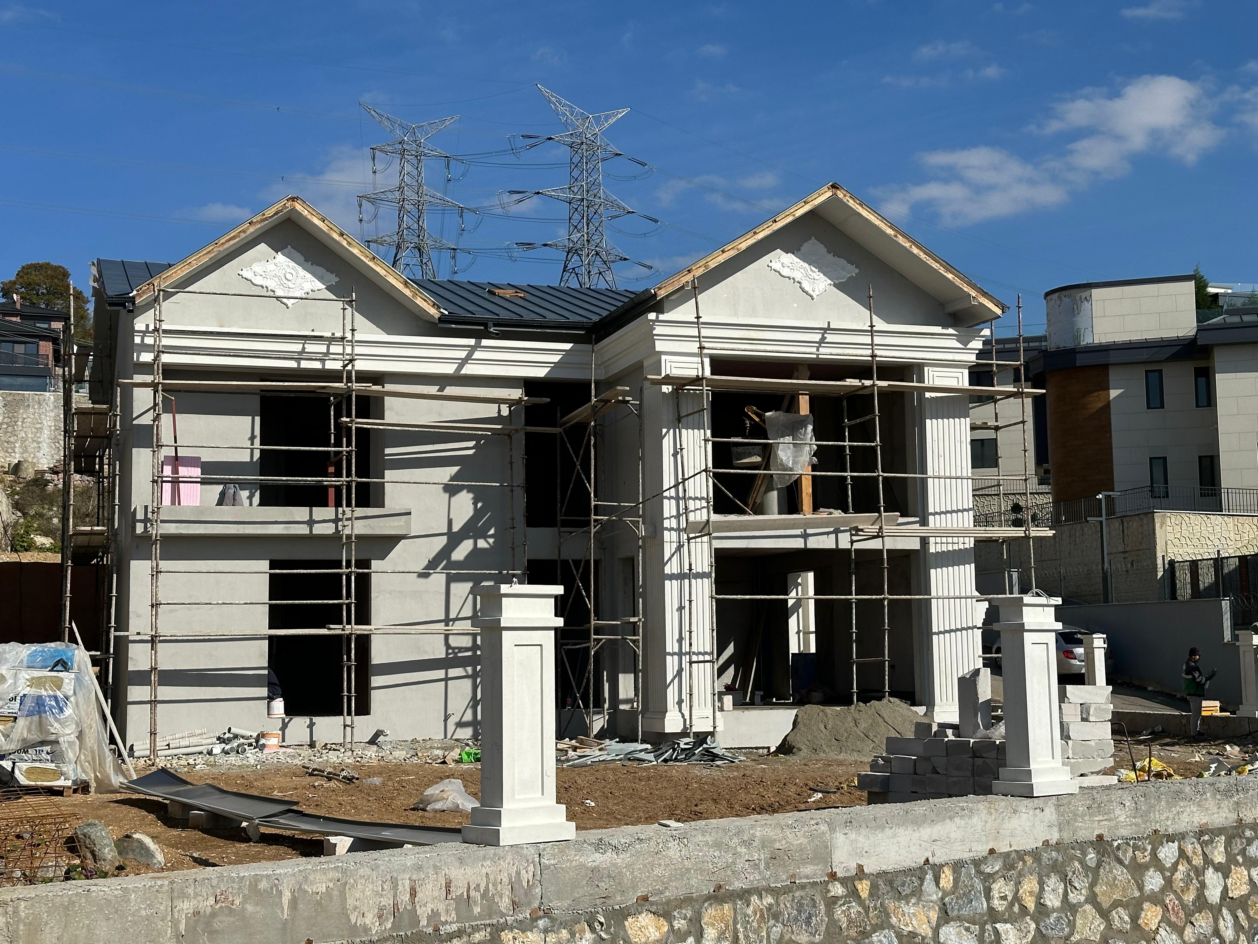 Villa ve Konutlarda Prekast Cephe Kullanımı: Estetik ve Dayanıklılığın Buluştuğu Nokta